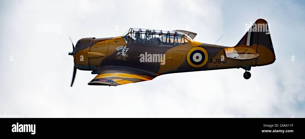 The North American Aviation T-6 Texan is an American single-engined ...