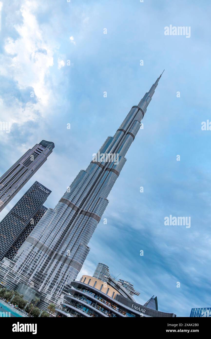 Burj Khalifa, tallest building in the world, 830 m, skyscraper, skyline, Dubai, United Arab ...