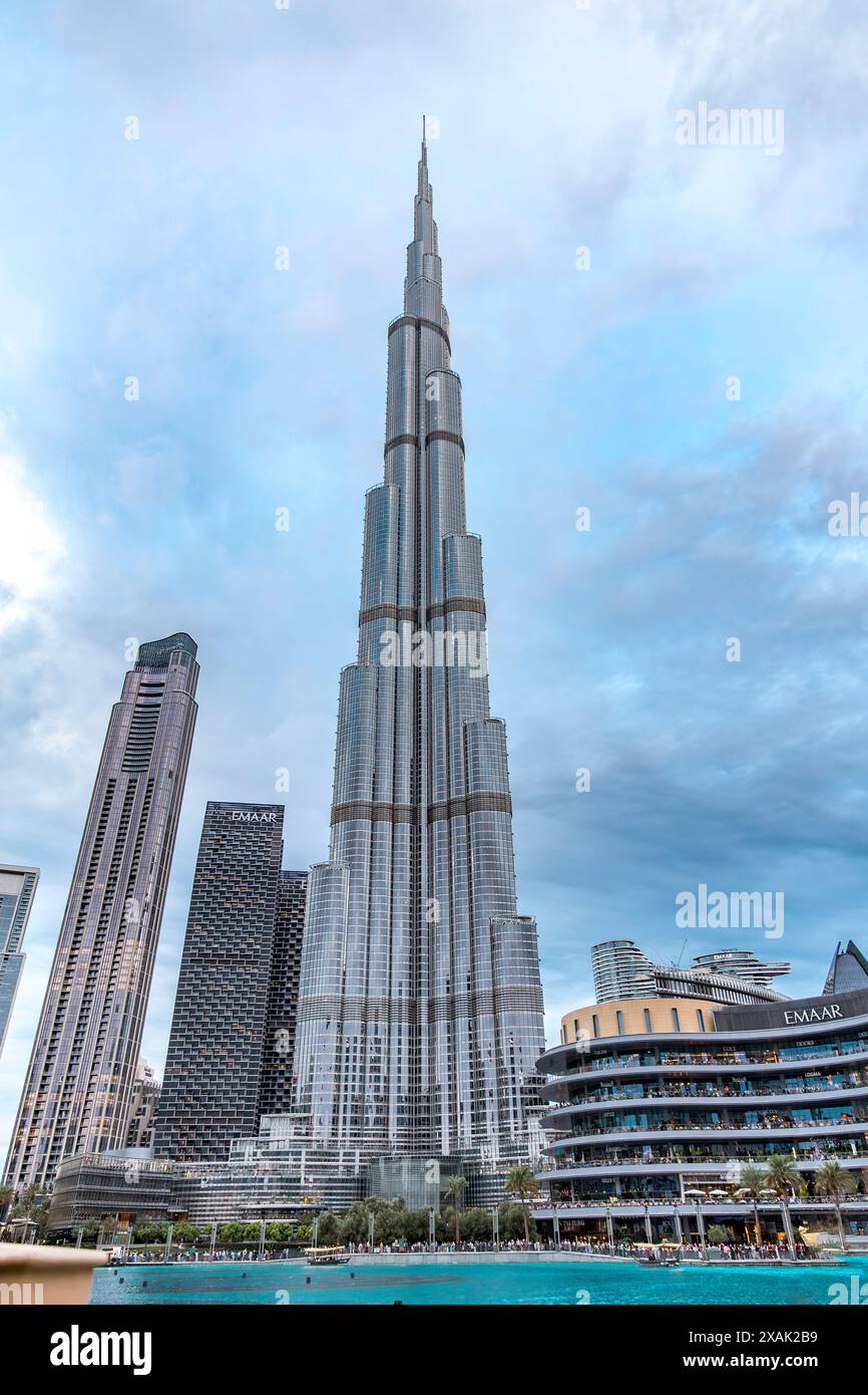 Burj Khalifa, tallest building in the world, 830 m, skyscraper, skyline, Dubai, United Arab ...