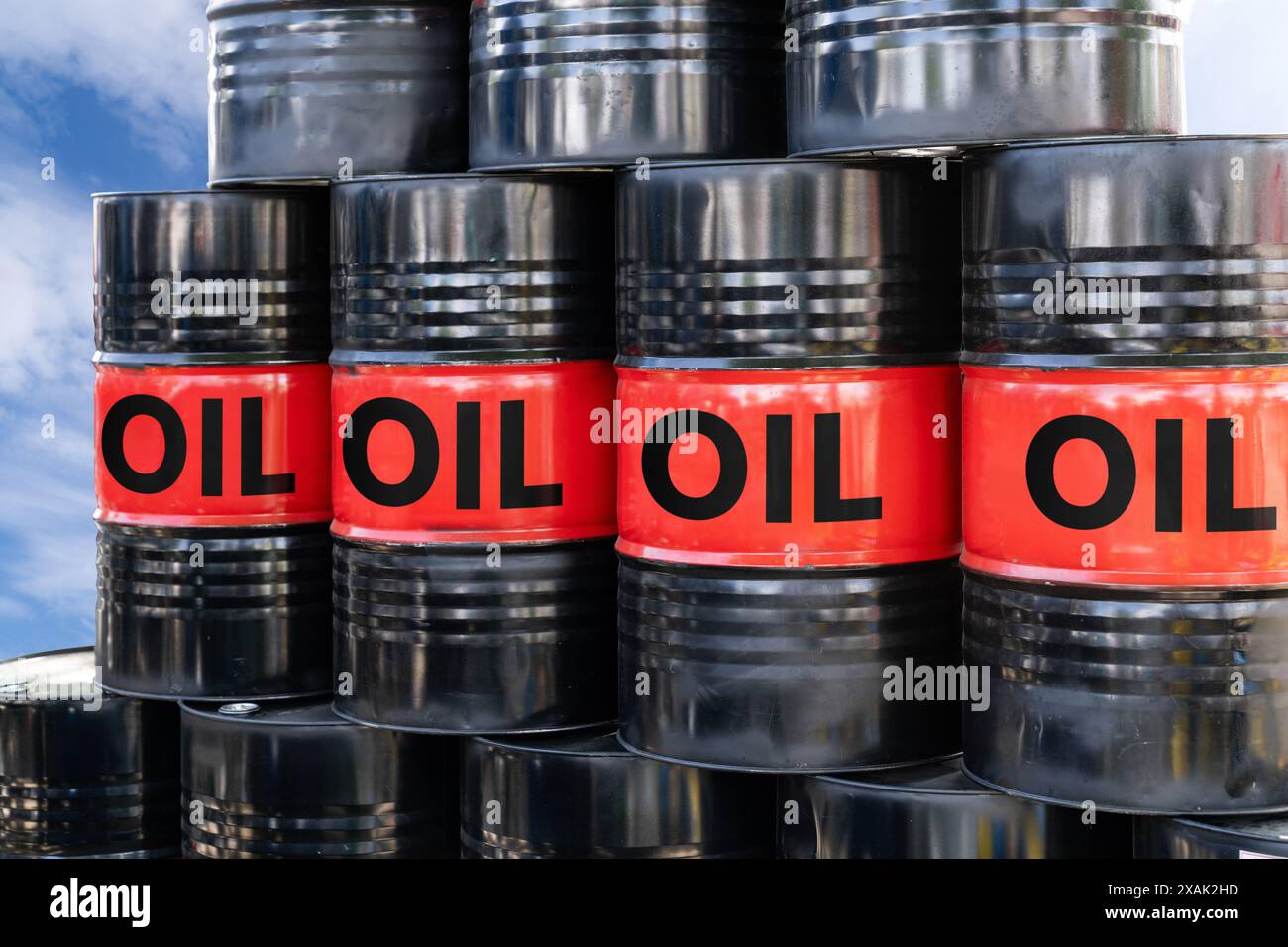 Stack of drums with crude oil Stock Photo - Alamy