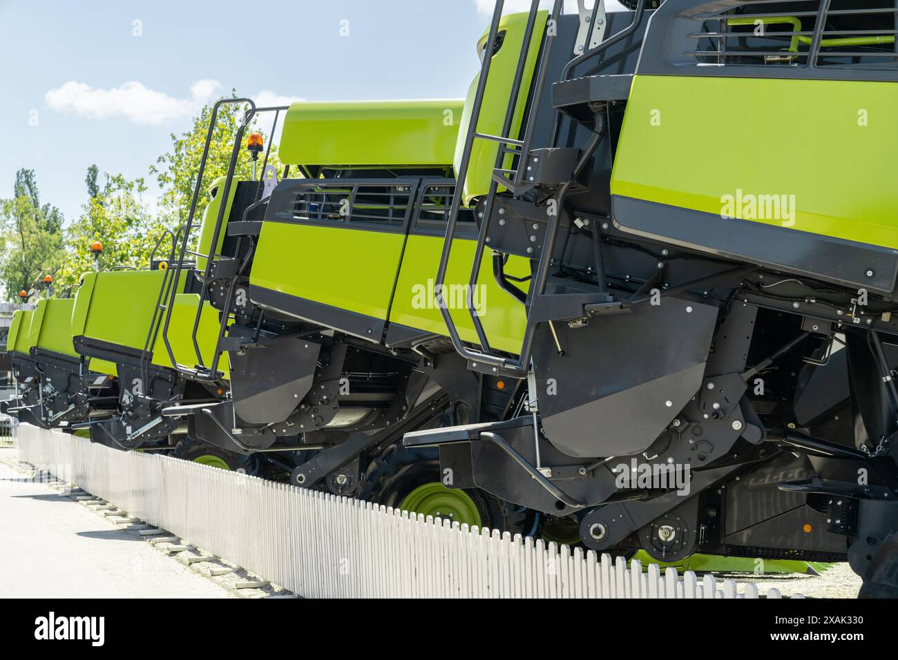 Combines agricultural machine hi-res stock photography and images - Alamy