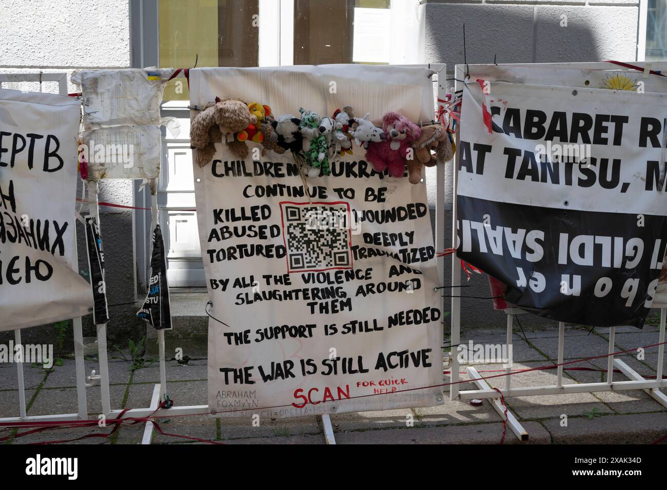 Anti putin sign hi-res stock photography and images - Alamy