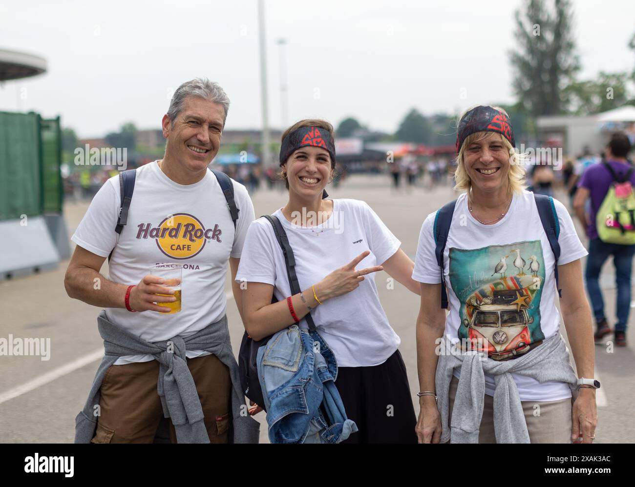 Milano, Italia. 07th June, 2024. Fans di Vasco Rossi fuori dallo Stadio ...