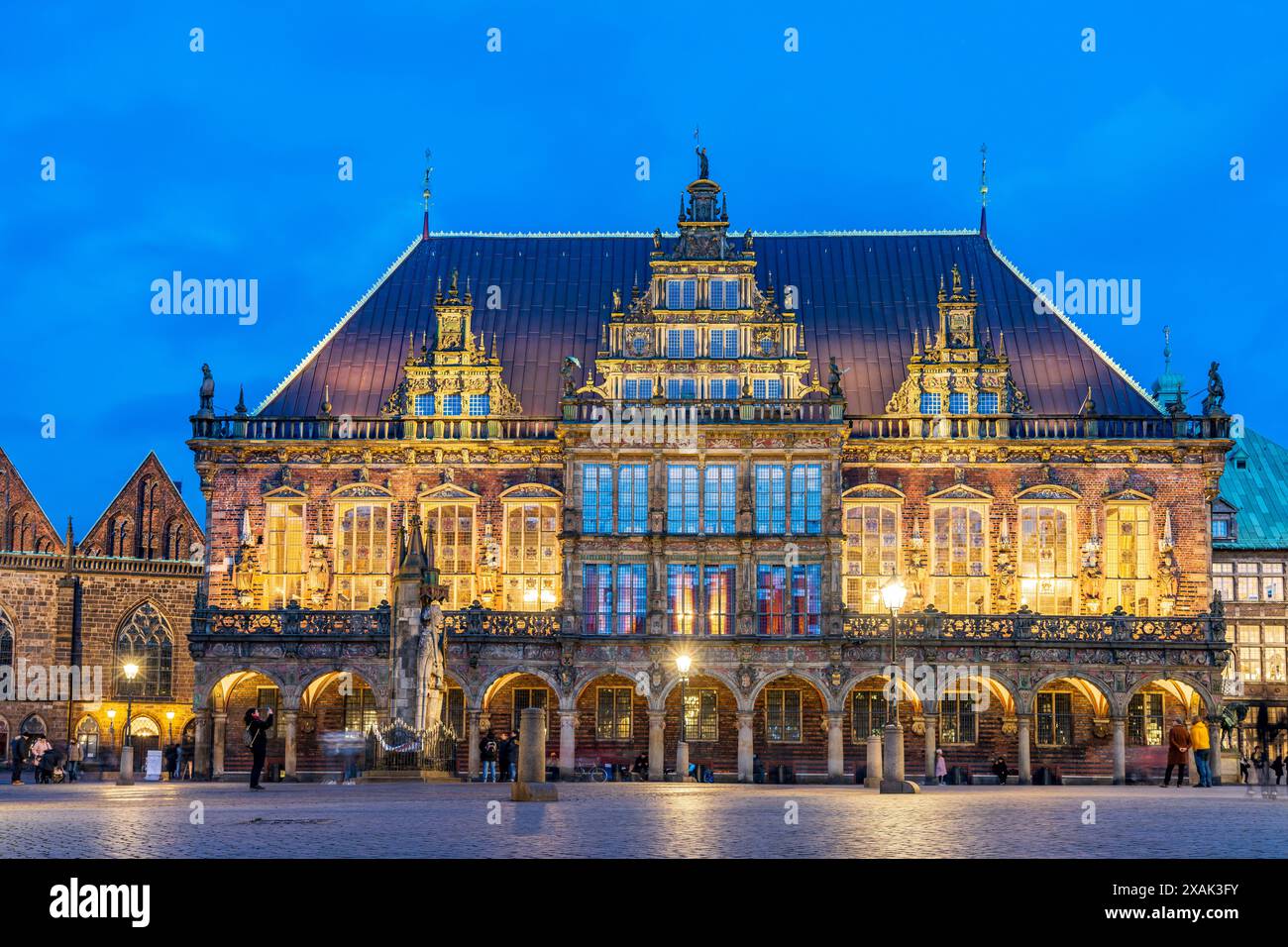 Bremen Town Hall at dusk, Free Hanseatic City of Bremen, Germany ...