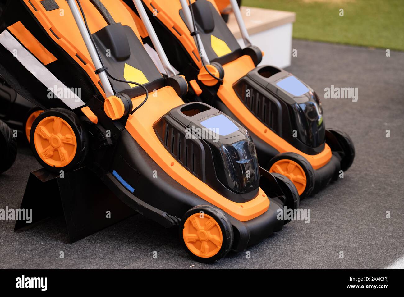 Lawn mowers hi-res stock photography and images - Alamy