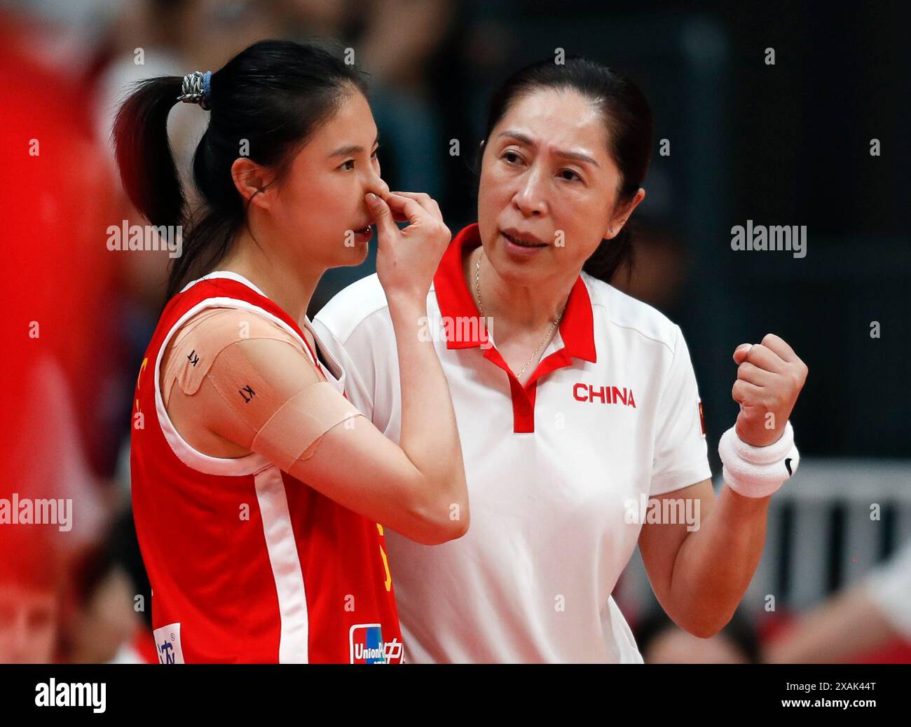 Xi'an, China's Shaanxi Province. 7th June, 2024. Zheng Wei (R), head coach of China ...