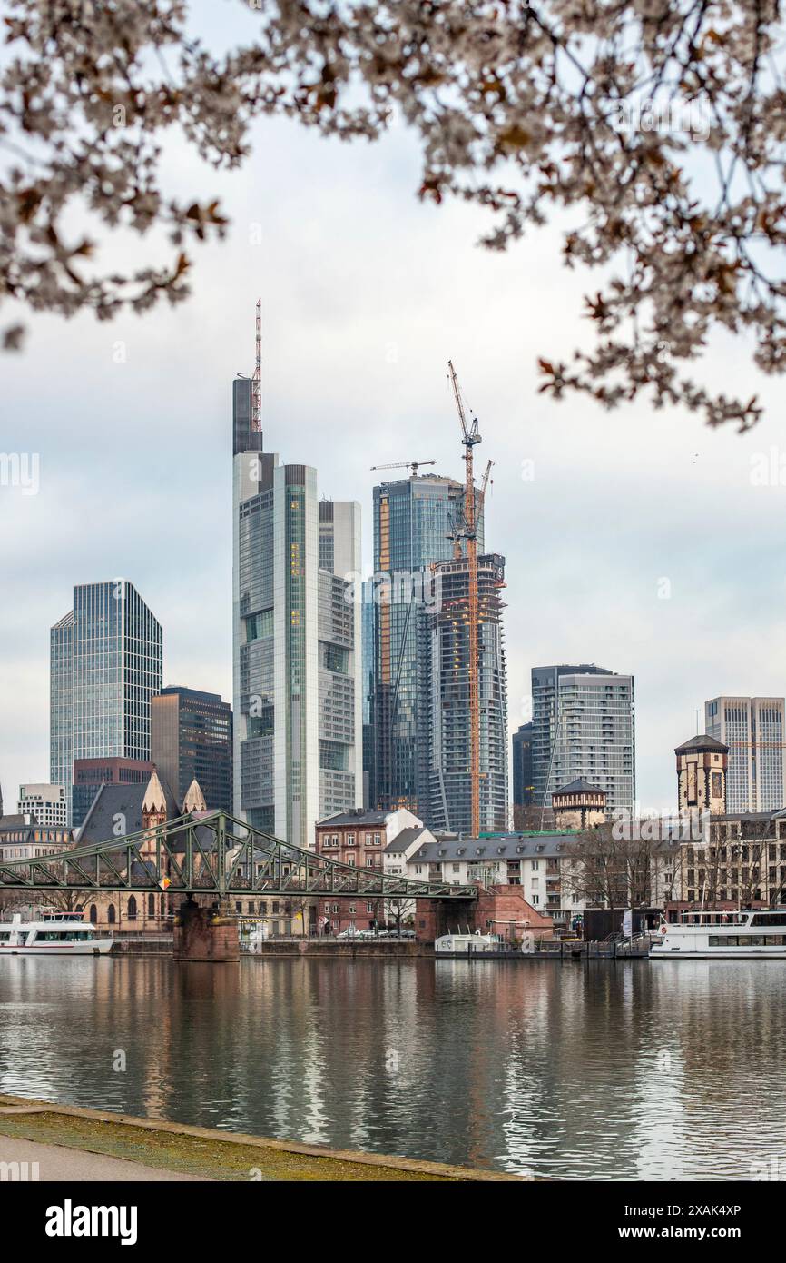 Sunrise on a riverbank in the middle of a big city. Spring with a view ...