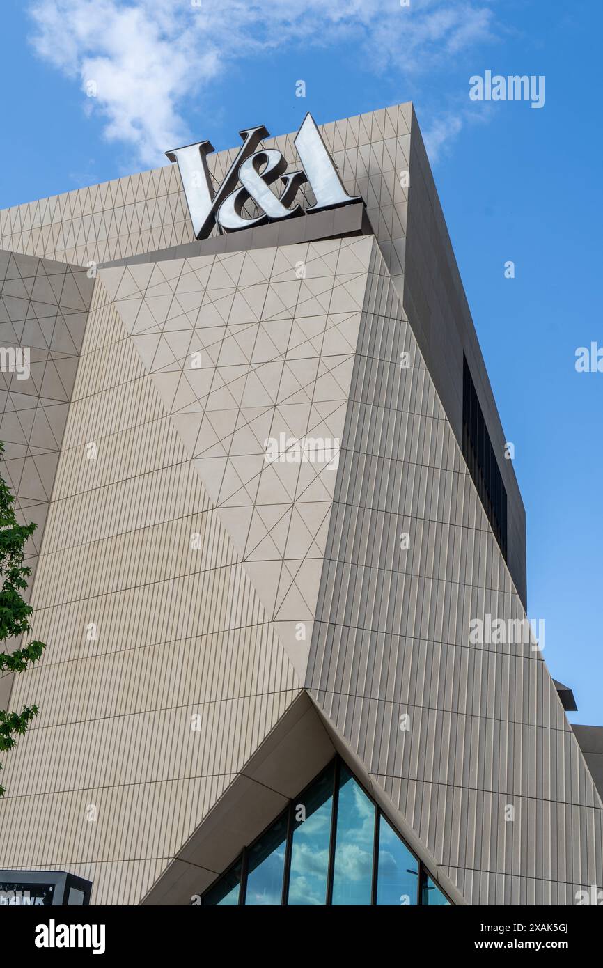 Stratford victoria and albert museum hi-res stock photography and ...