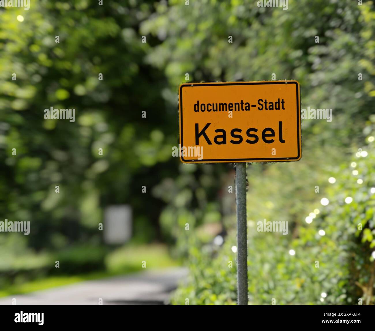 06.06.2024 xkhx Kassel, Symbolbild Ortsschild documenta Stadt Kassel ...