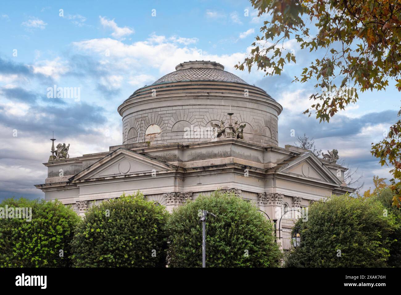 Volta temple at lake Como, Italy Stock Photo - Alamy