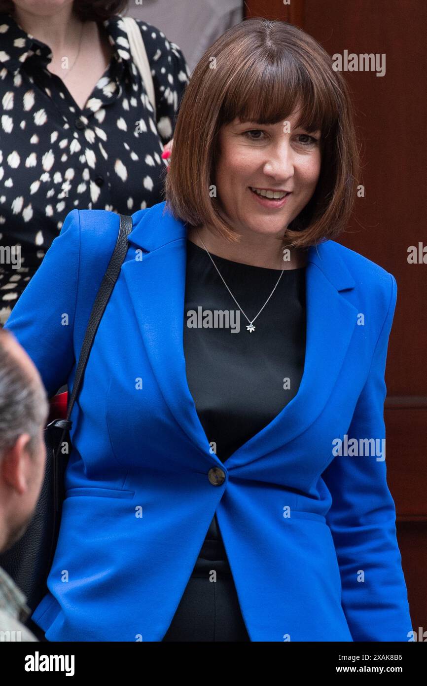 Rachel reeves labour manifesto hi-res stock photography and images - Alamy