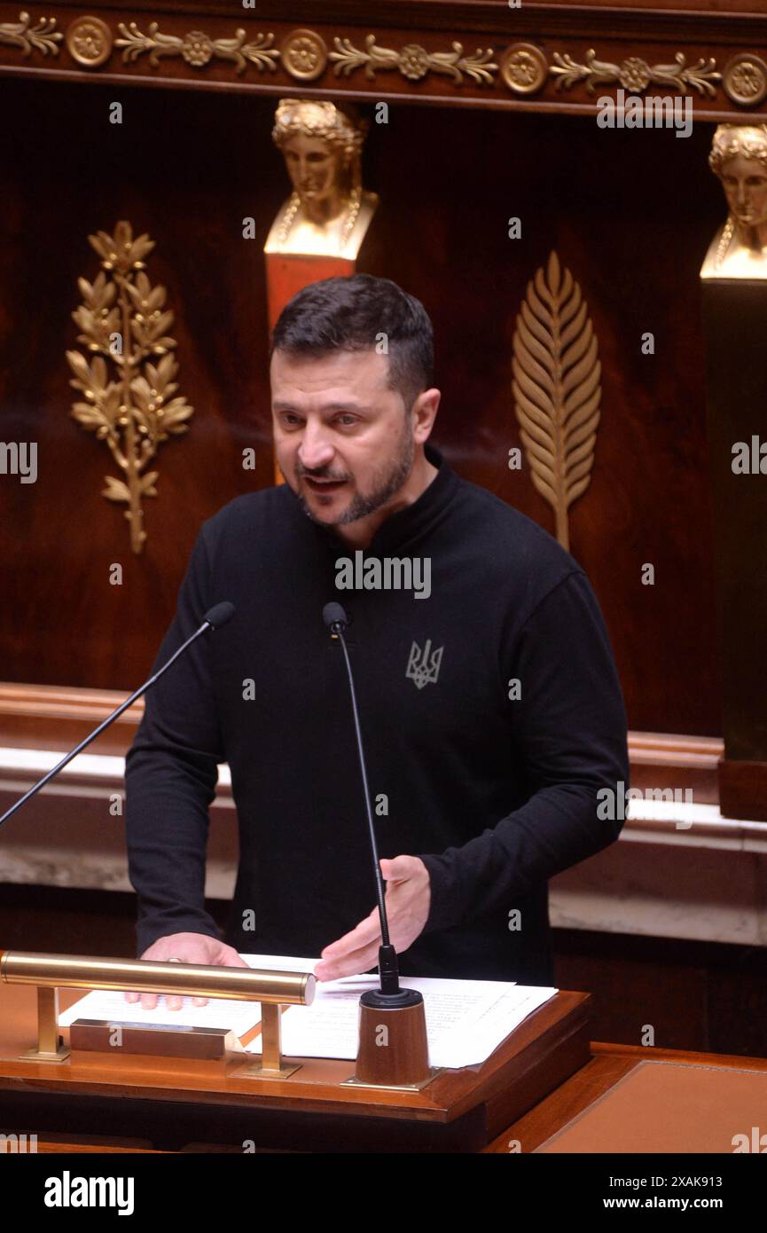 Volodomyr Zelensky President de l’Ukraine delivers a speech, at the ...
