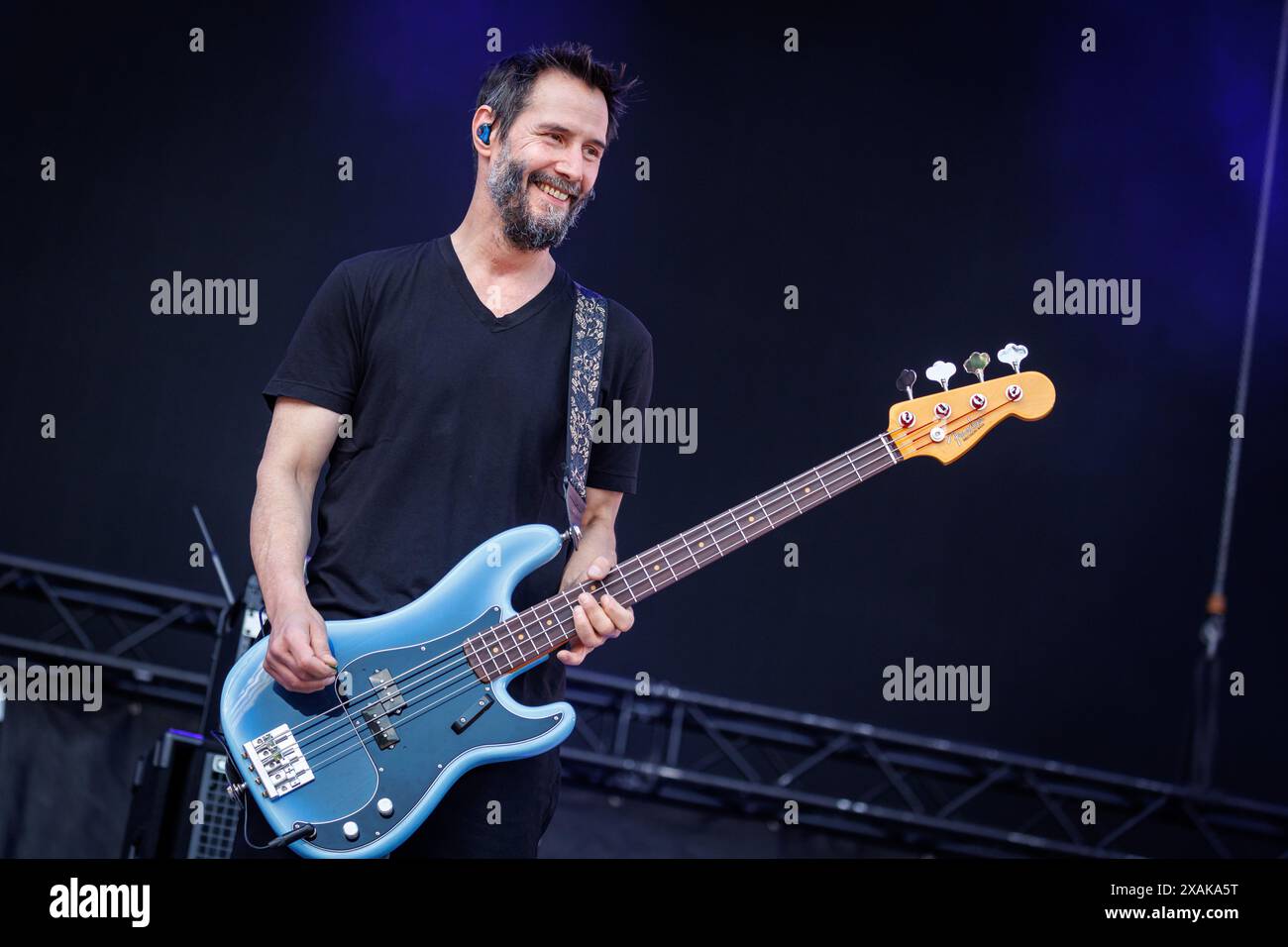 Keanu reeves bassist hi-res stock photography and images - Alamy
