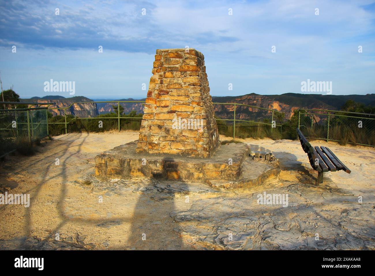 Stone marker on Pulpit Rock Lookout trail in the Blue Mountains ...