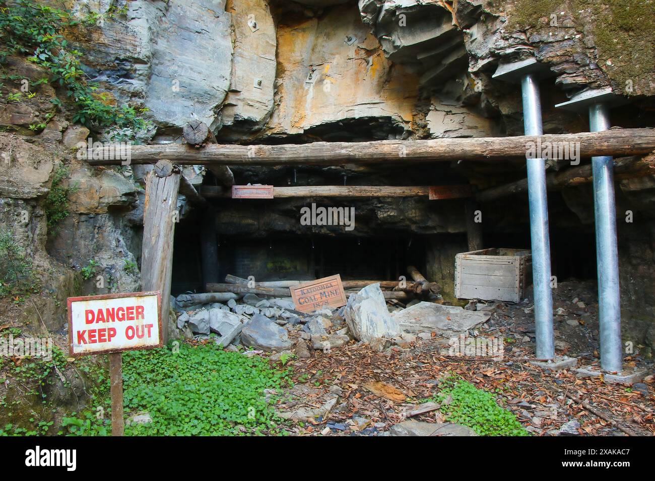 Ancient Katoomba Coal Mine in the Jamison Valley in the Blue Mountains ...