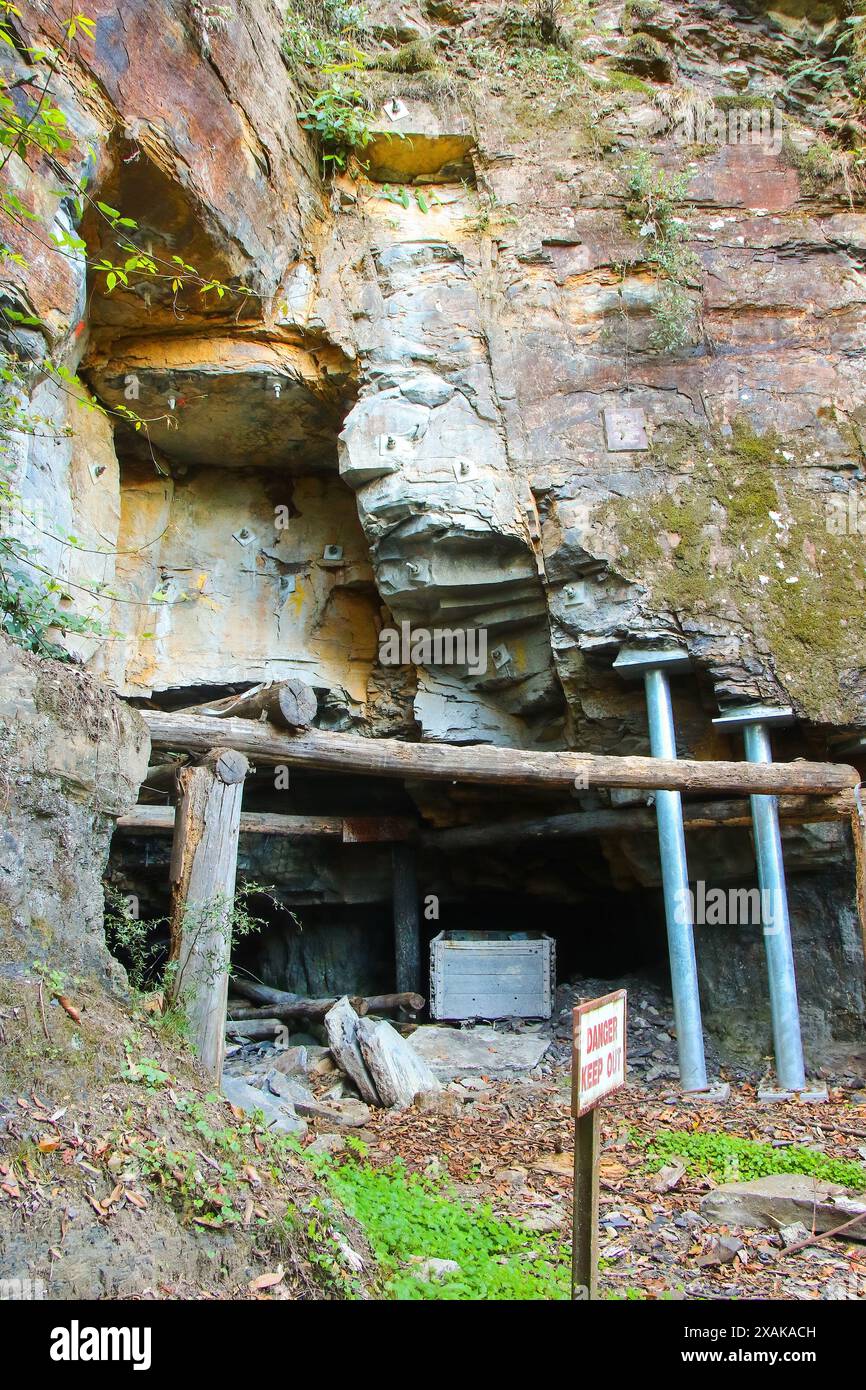 Ancient Katoomba Coal Mine in the Jamison Valley in the Blue Mountains ...