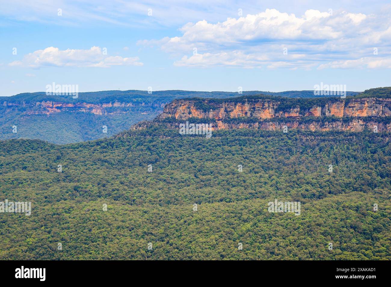 Southern escarpment of the Jamison Valley as seen from the Three ...