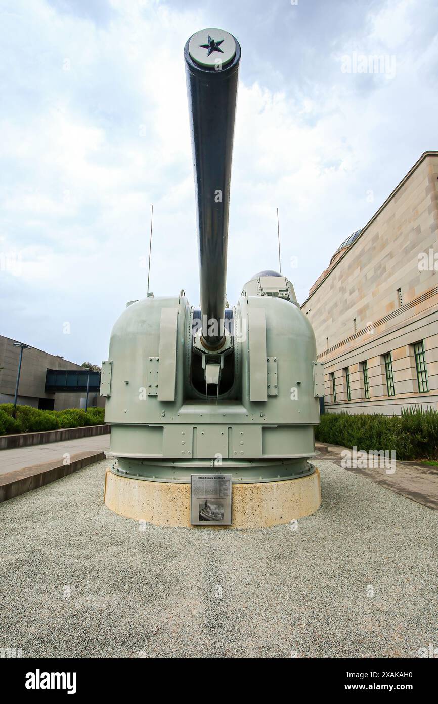 Gun turret of the HMAS Brisbane warship at the Australian War Memorial ...