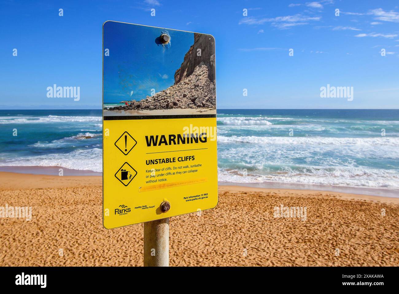 "Unstable cliffs" warning sign on Gibson Beach at the Twelve Apostles ...