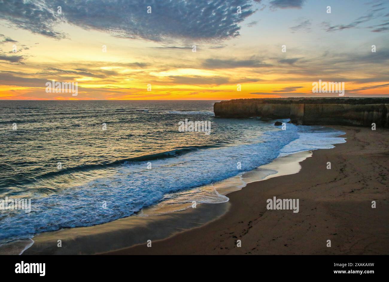 London Bridge offshore natural arch in the Port Campbell National Park ...