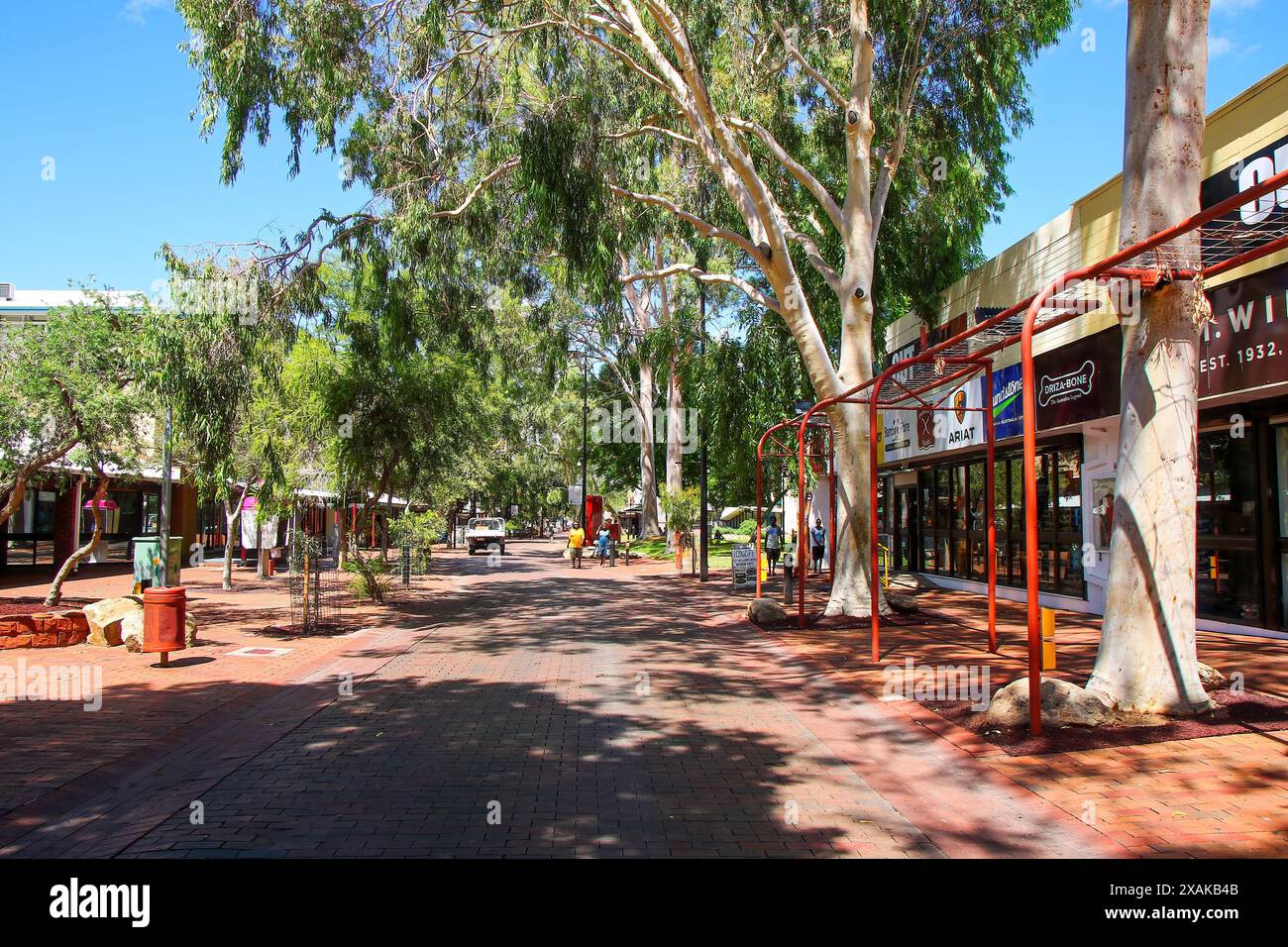 Todd Mall outdoor shopping street in downtown Alice Springs, Northern ...