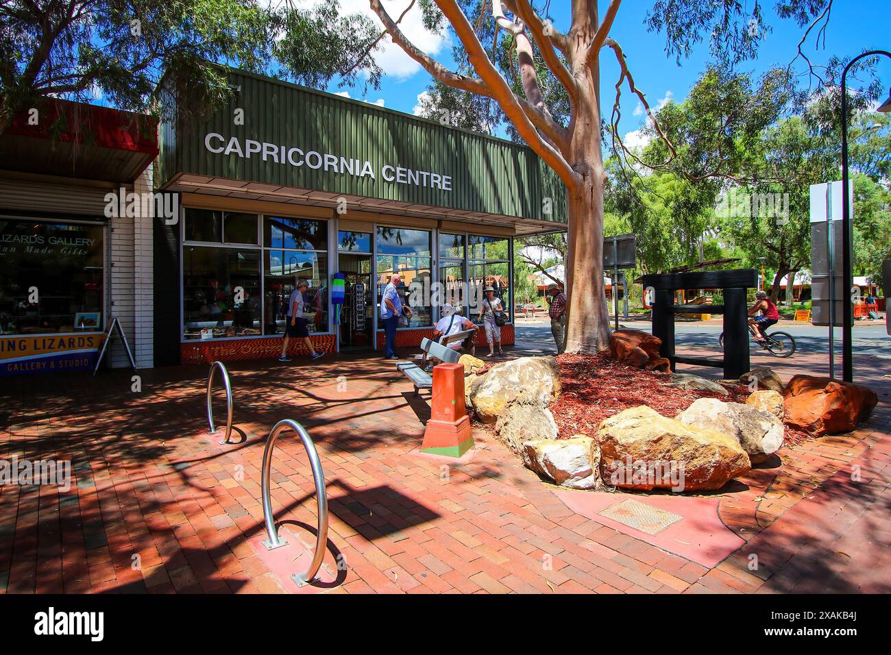 Todd Mall outdoor shopping street in downtown Alice Springs, Northern ...