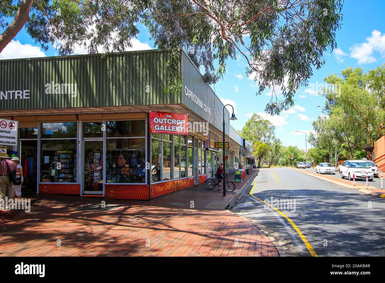 Todd Mall outdoor shopping street in downtown Alice Springs, Northern ...