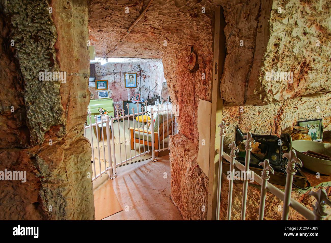 Coober pedy underground house hi-res stock photography and images - Alamy