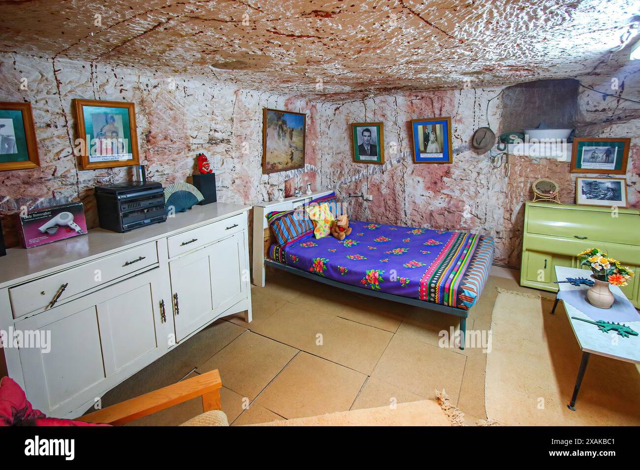 Coober pedy underground house hi-res stock photography and images - Alamy