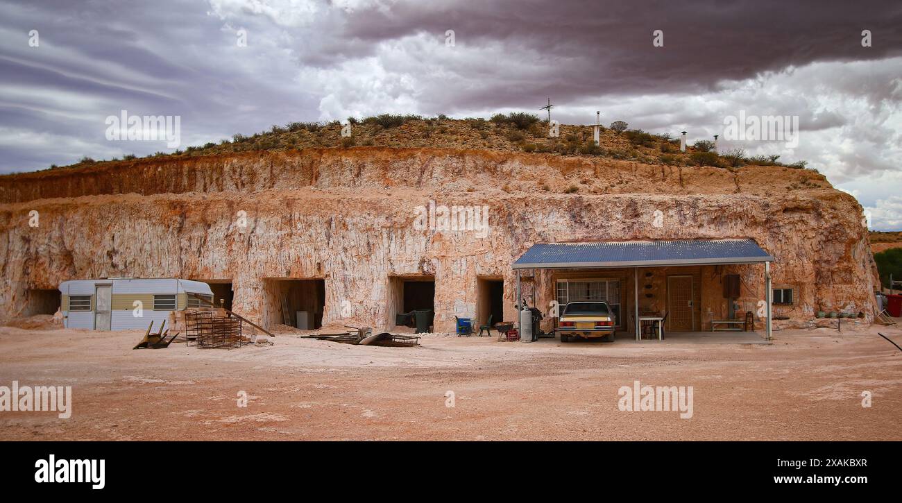 Hillside entrance to a dug out, an underground house in the opal mining ...
