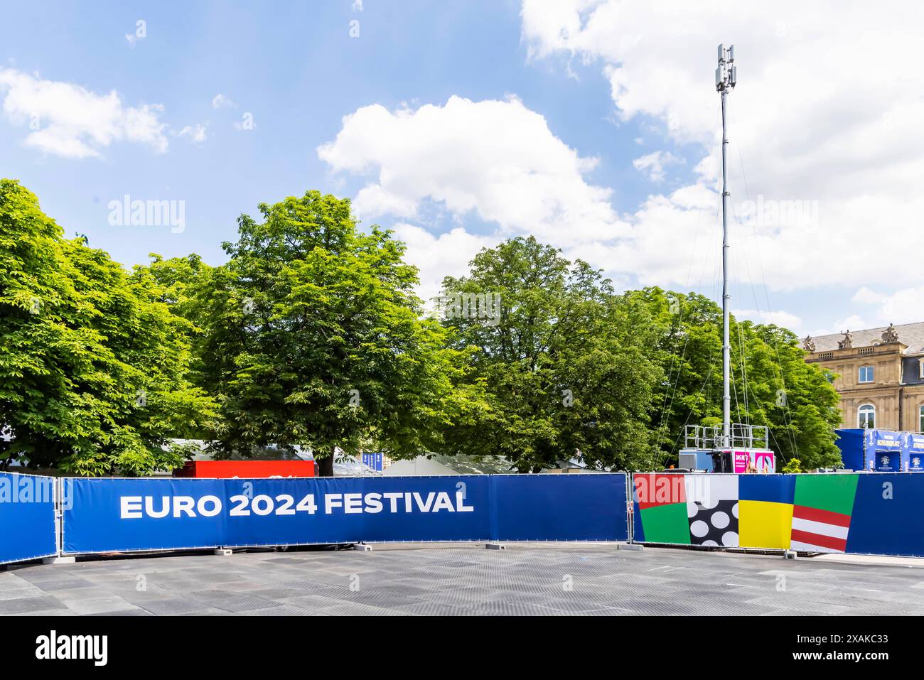In Stuttgart steigt das Fußballfieber. In der Innenstadt werden die ...