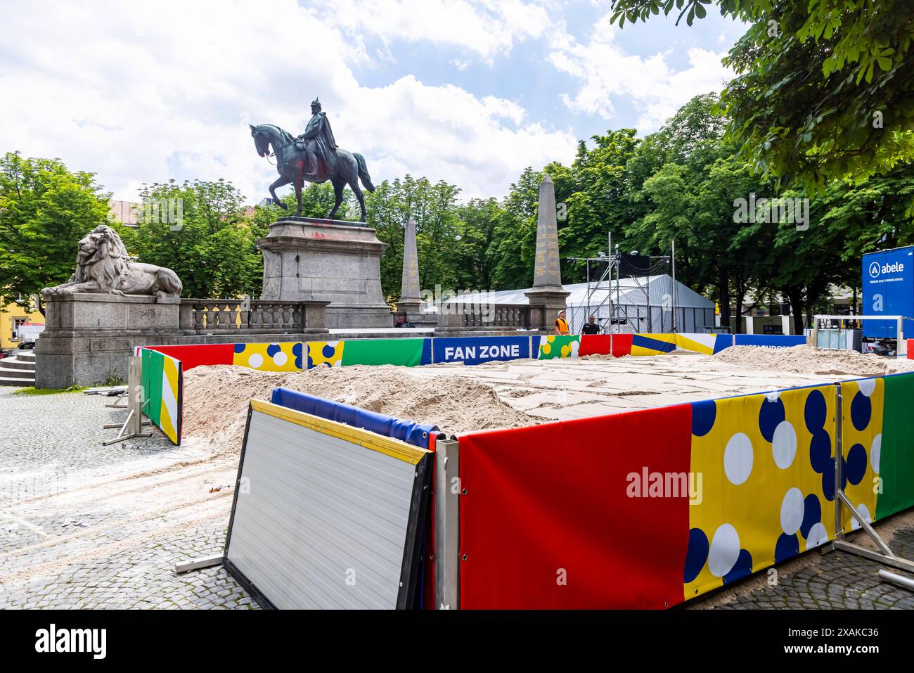 In Stuttgart steigt das Fußballfieber. In der Innenstadt werden die ...