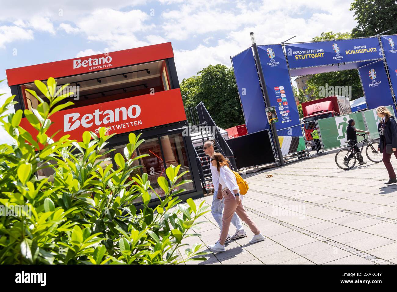 In Stuttgart steigt das Fußballfieber. In der Innenstadt werden die ...