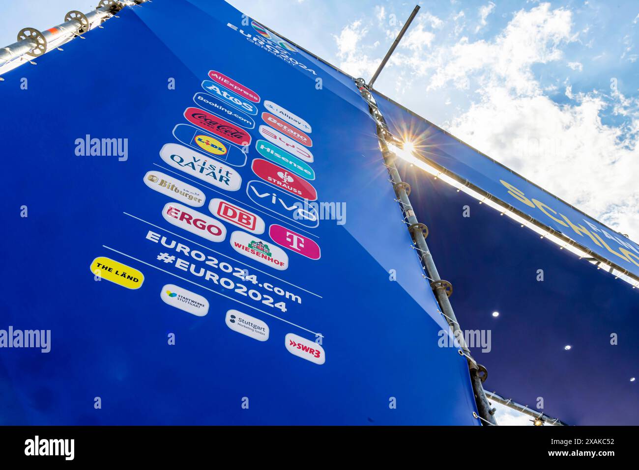 In Stuttgart steigt das Fußballfieber. In der Innenstadt werden die ...