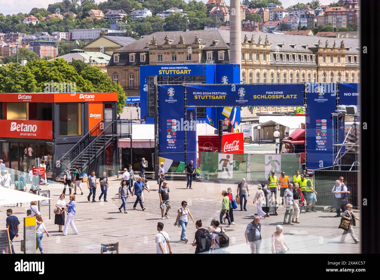 In Stuttgart steigt das Fußballfieber. In der Innenstadt werden die ...