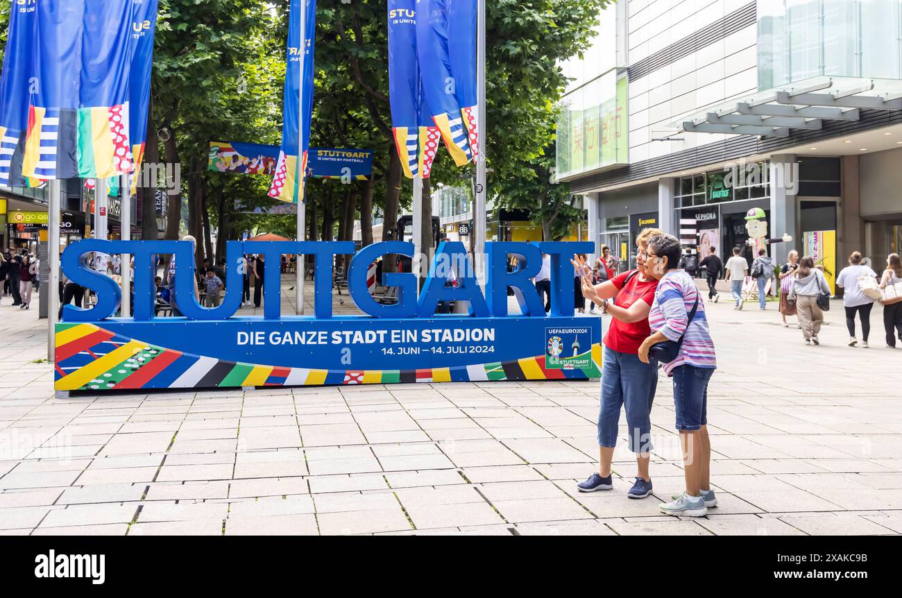 In Stuttgart steigt das Fußballfieber. In der Innenstadt werden die ...