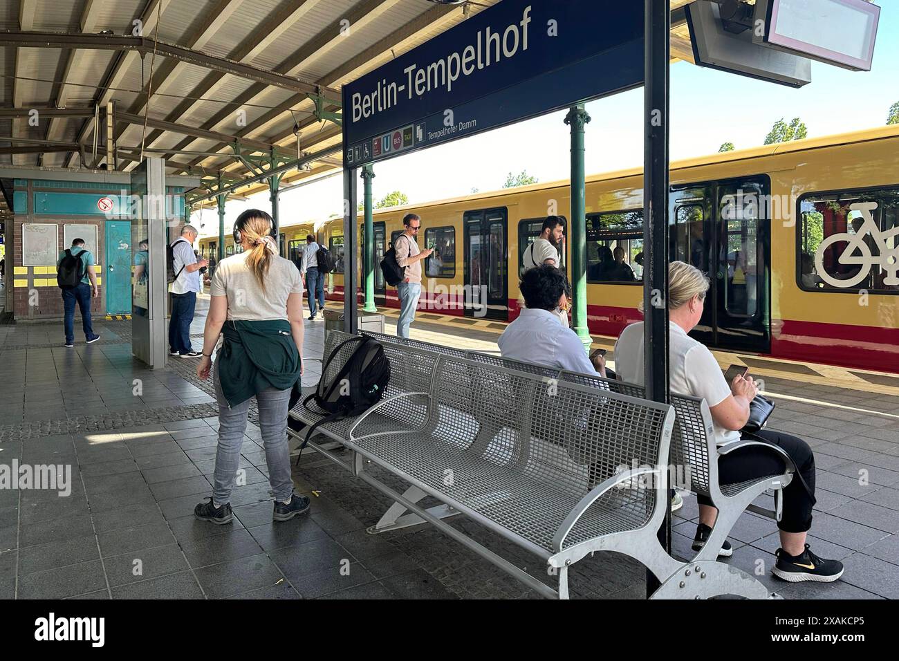 240514d805berlin hi-res stock photography and images - Alamy