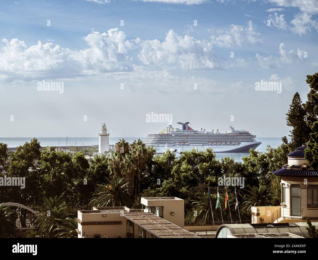 The harbor of Malaga, with a cruise ship and the La Farola lighthouse ...