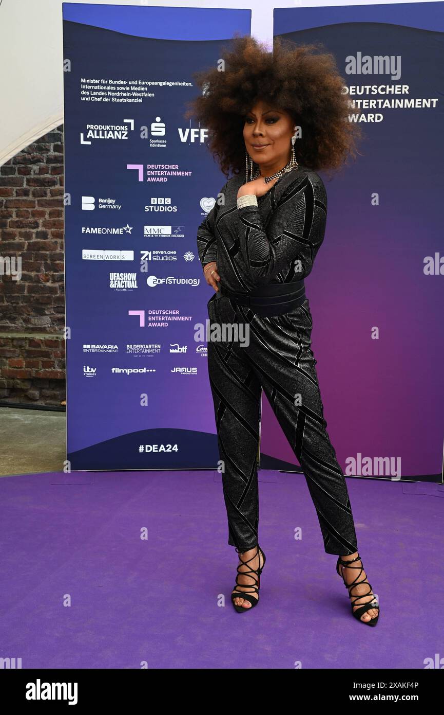 Dragqueen Catherine Leclery kommt zur Verleihung Deutscher ...