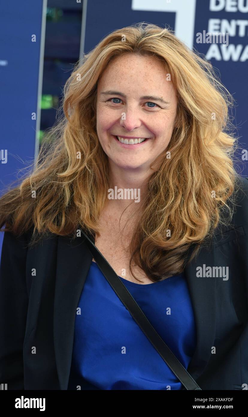 Journalistin Shona Fraser kommt zur Verleihung Deutscher Entertainment ...