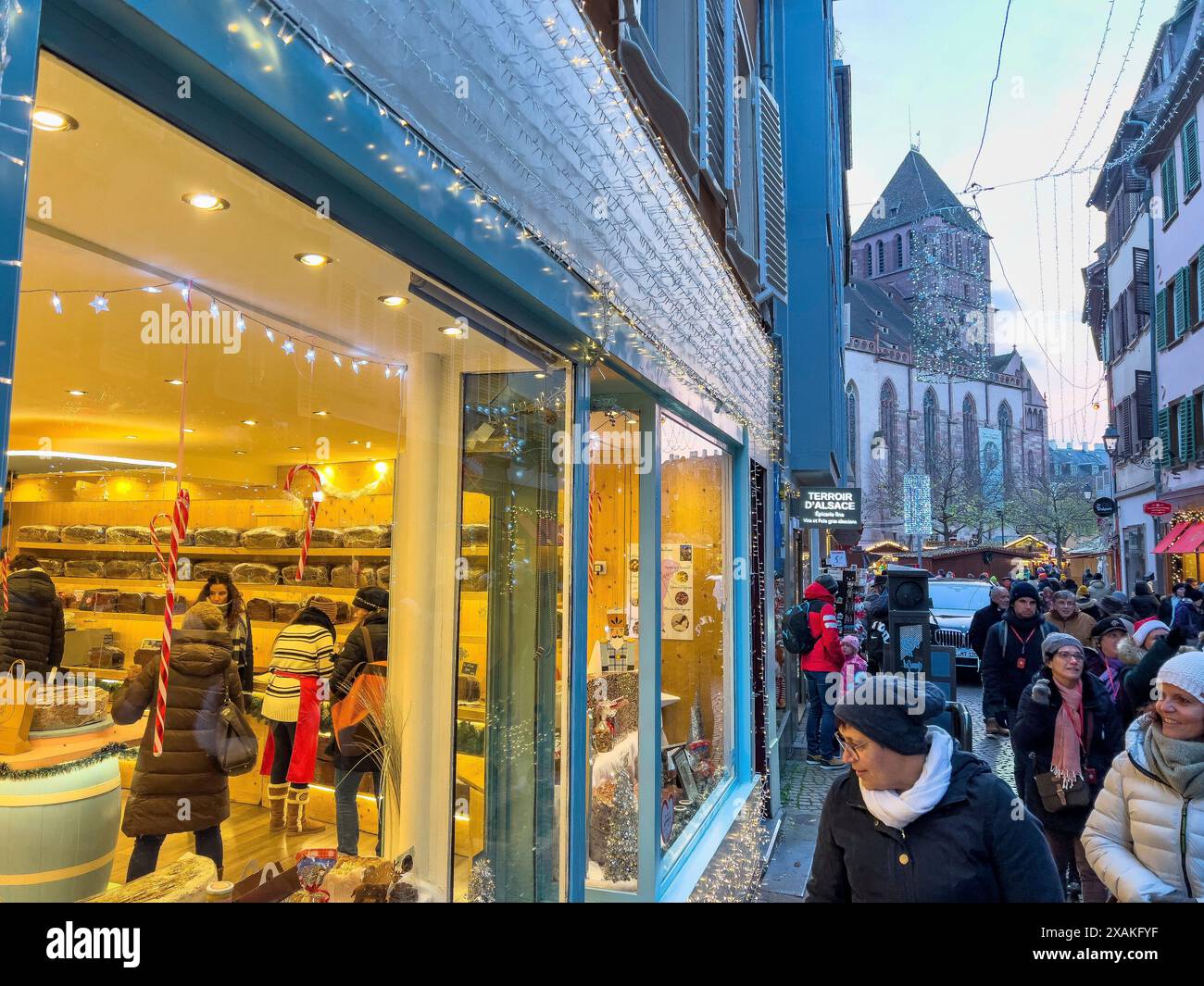 Bakery window france hi-res stock photography and images - Alamy