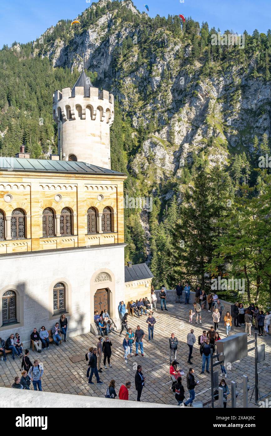 Europe, Germany, Southern Germany, Bavaria, Füssen, Tourists at the ...