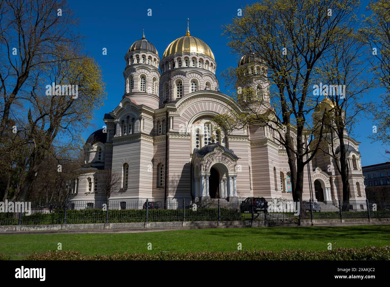 Cathedral of the Nativity of Christ, the largest Russian Orthodox ...