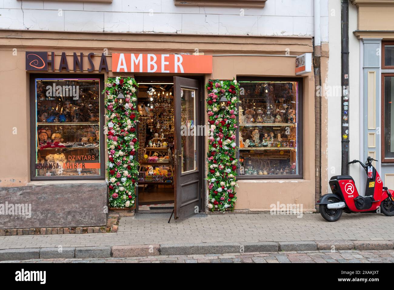 Souvenir store Hansa Amber, Old Town, Riga, Latvia Stock Photo - Alamy