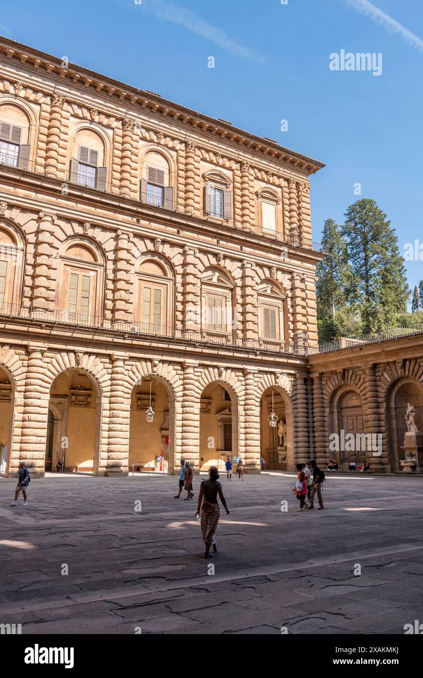 Palazzo pitti courtyard hi-res stock photography and images - Alamy