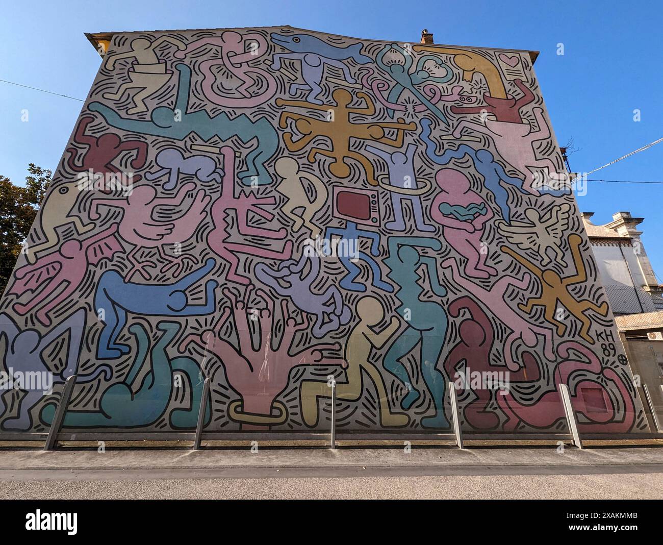 Wall painting Tuttomondo by Keith Haring Stock Photo - Alamy