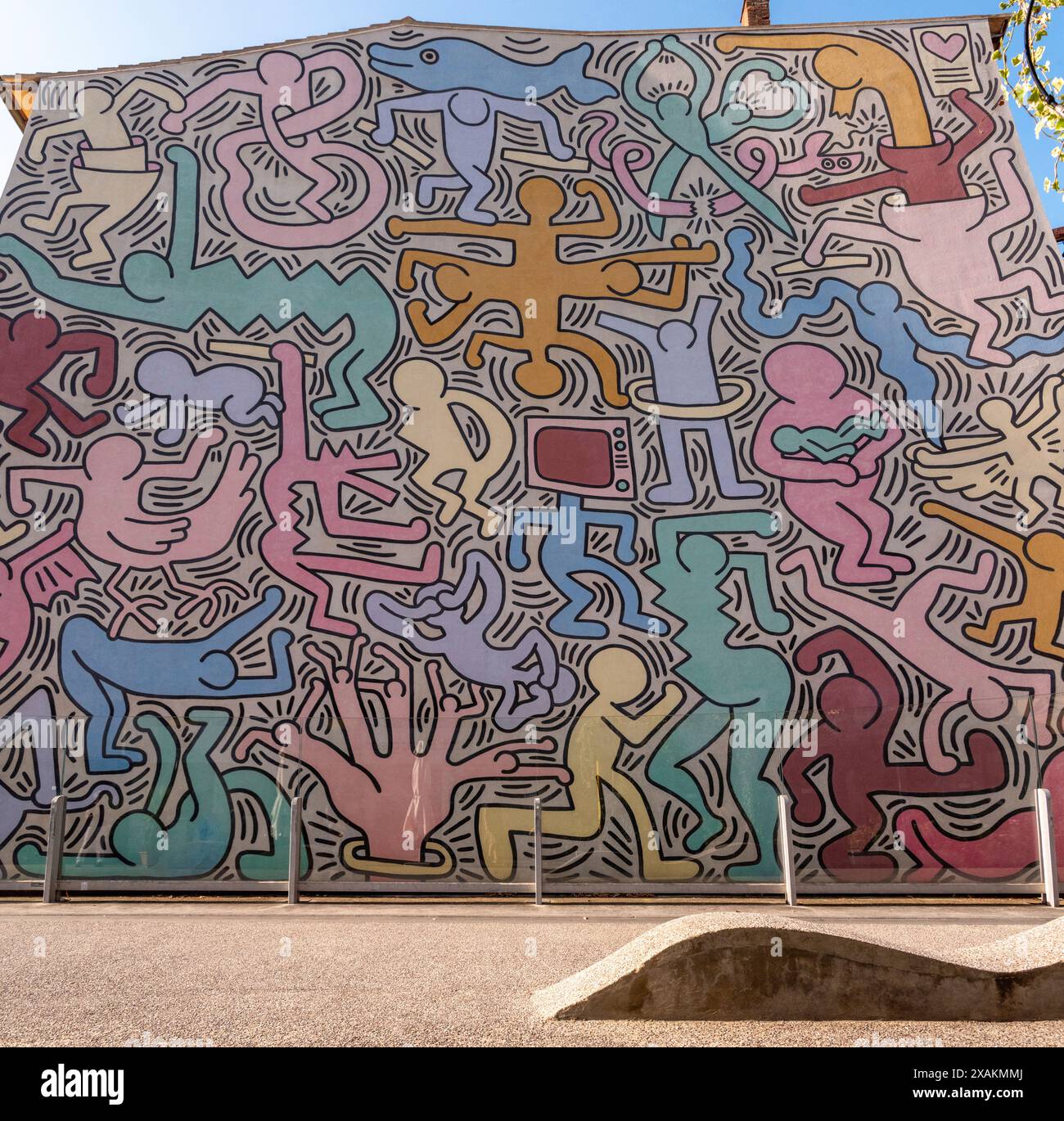 Wall painting Tuttomondo by Keith Haring Stock Photo - Alamy