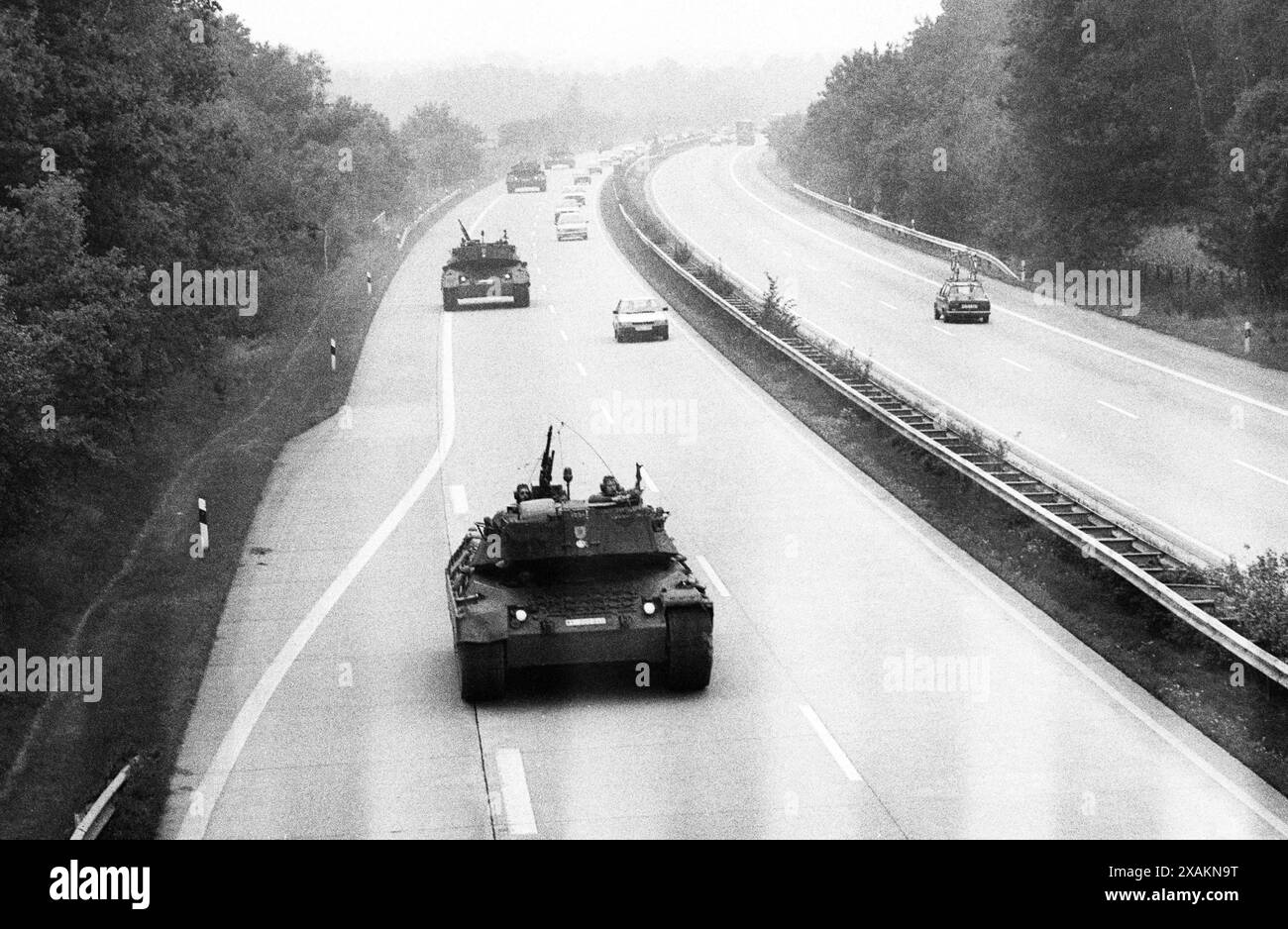 Armored column (Bundeswehr ?) on the A7, autumn maneuvers, 'Citizens ...