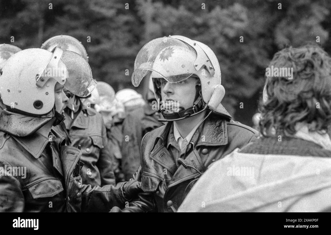 Police break up blockade, peace movement actions in the Fulda Gap 1984 ...