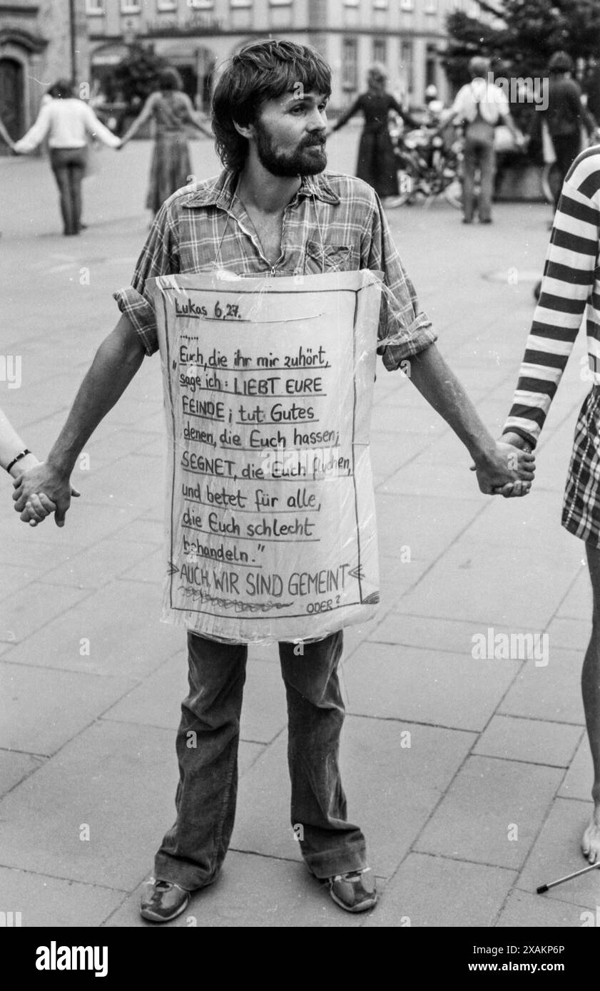 Many activists Black and White Stock Photos & Images - Alamy